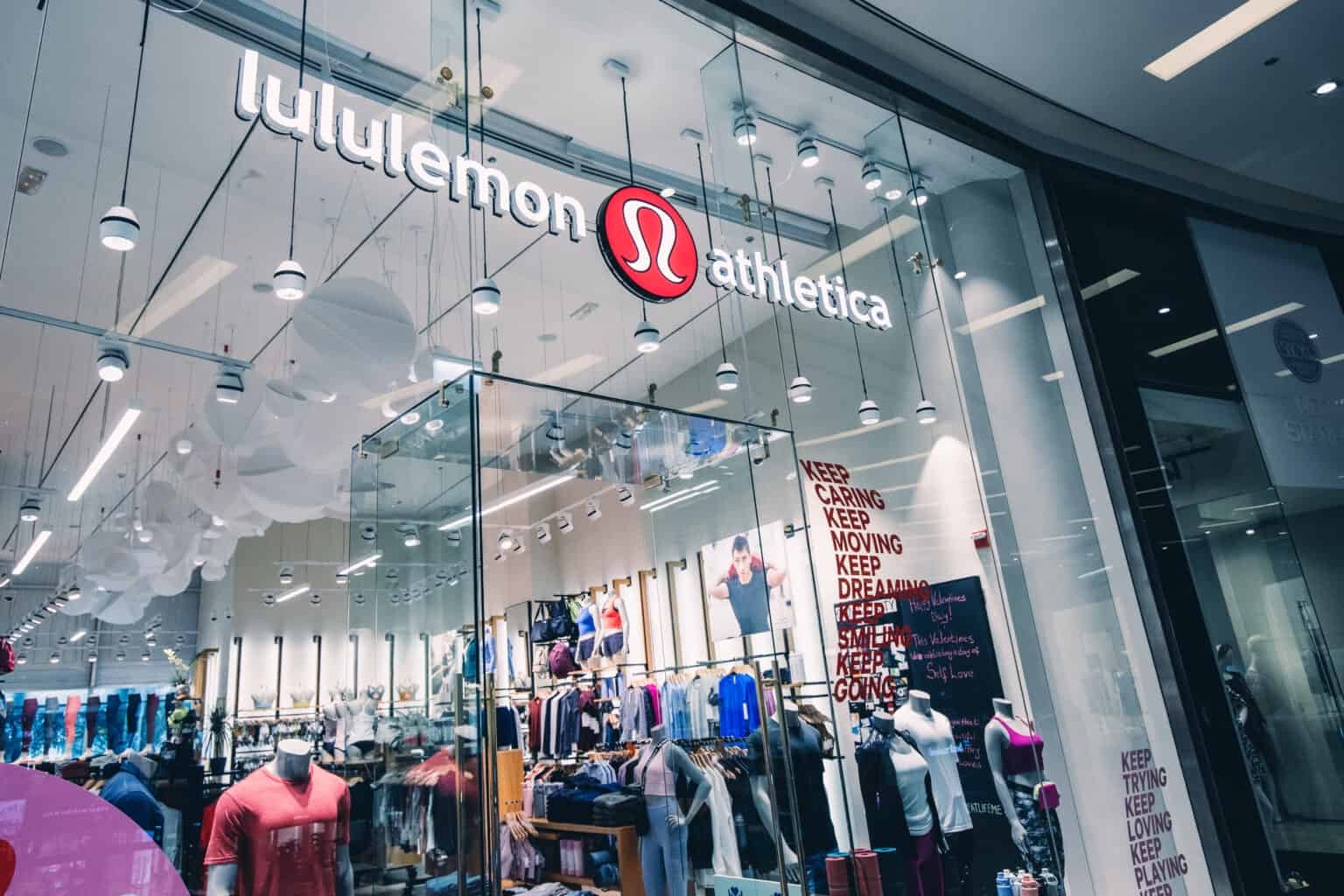 Does Lululemon Fix Holes in Leggings? (Tips, Approved Swaps, Pilling ...