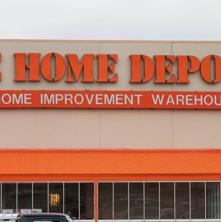 Home Depot Dress Code 2022 (Tattoos, Hair, Bottoms, Tops, Shoes ...